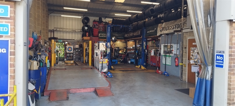 Buy a MOT Station & Fast Fit Garage In Aylesford