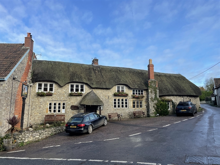 Buy a Beautiful 15th Century Thatched Inn In Axminster
